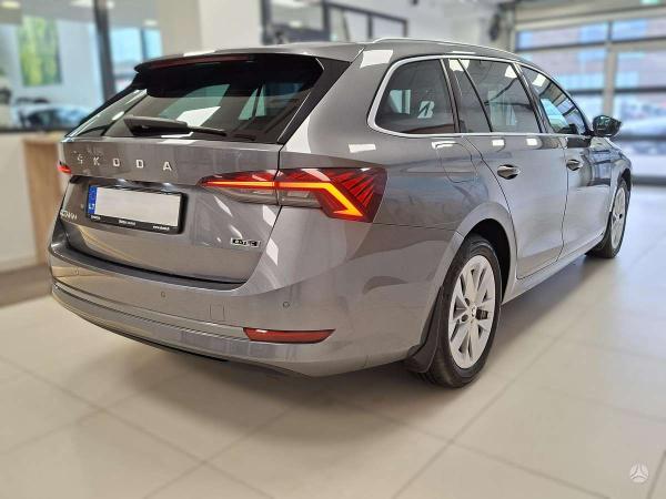 Grey Skoda Octavia 2023 in Kaunas, with an engine capacity of 1.50 L and mileage of 95 thousand km for 20700 €, photo 4 on AUTOMOTO.COM.LV