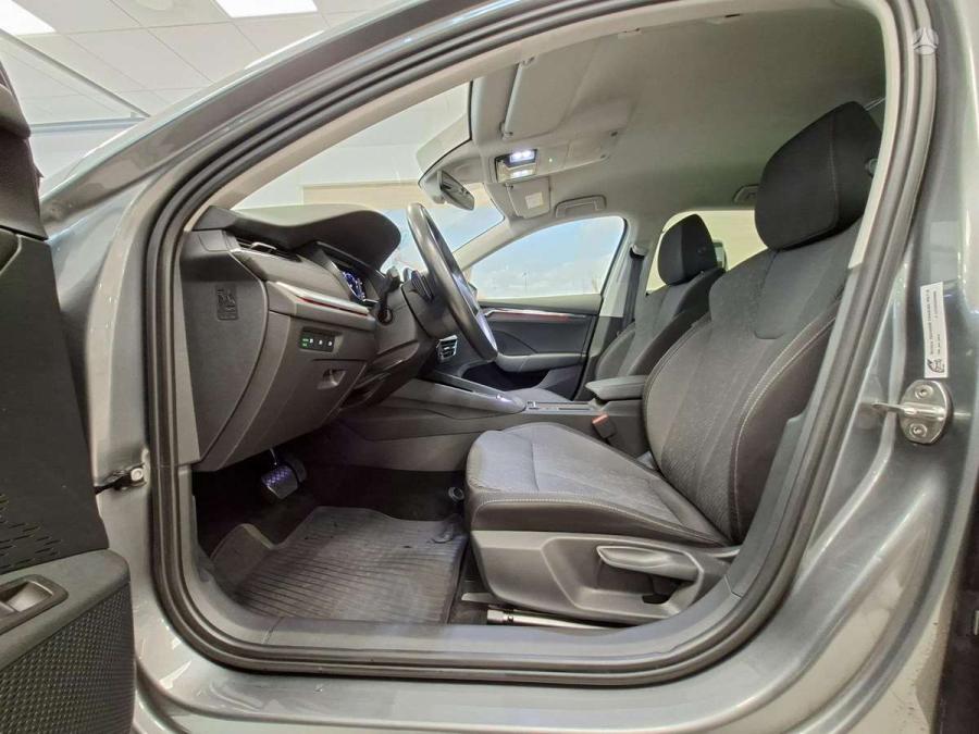Grey Skoda Octavia 2023 in Kaunas, with an engine capacity of 1.50 L and mileage of 95 thousand km for 20700 €, photo 21 on AUTOMOTO.COM.LV