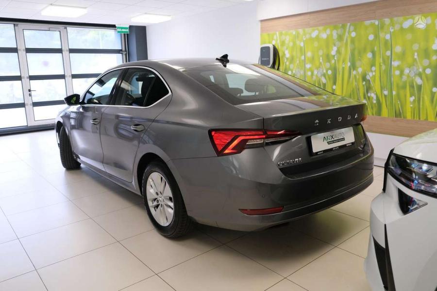 Pelēks Skoda Octavia 2023 Viļņa, ar dzinēja tilpumu 1.50 L un nobraukumu 126 tūkst. km par 18400 €, foto 5 vietnē AUTOMOTO.COM.LV