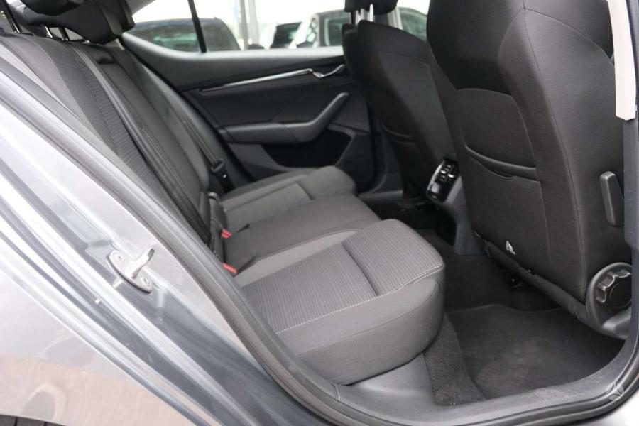 Pelēks Skoda Octavia 2023 Viļņa, ar dzinēja tilpumu 1.50 L un nobraukumu 126 tūkst. km par 18400 €, foto 10 vietnē AUTOMOTO.COM.LV