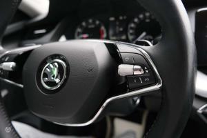 Pelēks Skoda Octavia 2023 Viļņa, ar dzinēja tilpumu 1.50 L un nobraukumu 126 tūkst. km par 18400 €, foto 19 vietnē AUTOMOTO.COM.LV