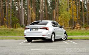 Grey Skoda Octavia 2023 in Riga, with an engine capacity of 2.00 L and mileage of 147 thousand km for 15990 €, photo 7 on AUTOMOTO.COM.LV