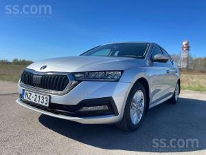 Grey Skoda Octavia 2024 in Riga, with an engine capacity of 1.00 L and mileage of 77 thousand km for 17700 €, photo 3 on AUTOMOTO.COM.LV