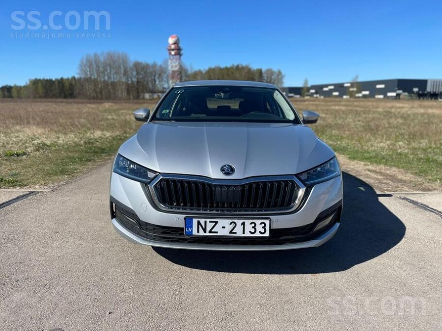 Grey Skoda Octavia 2024 in Riga, with an engine capacity of 1.00 L and mileage of 77 thousand km for 17700 €, photo 9 on AUTOMOTO.COM.LV