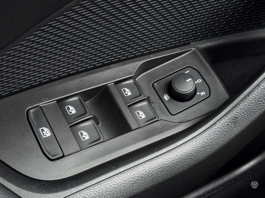 Pelēks Skoda Octavia 2024 Viļņa, ar dzinēja tilpumu 1.50 L un nobraukumu 33 tūkst. km par 22500 €, foto 24 vietnē AUTOMOTO.COM.LV