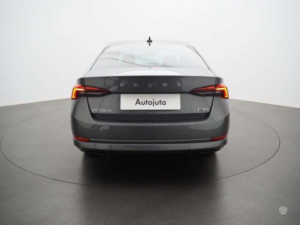 Pelēks Skoda Octavia 2024 Viļņa, ar dzinēja tilpumu 1.50 L un nobraukumu 76 tūkst. km par 19000 €, foto 6 vietnē AUTOMOTO.COM.LV