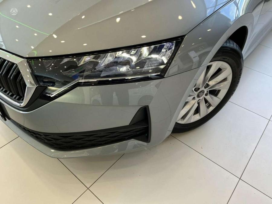 Grey Skoda Octavia 2026 in Kaunas, with an engine capacity of 1.50 L and mileage of 0 thousand km for 25290 €, photo 3 on AUTOMOTO.COM.LV