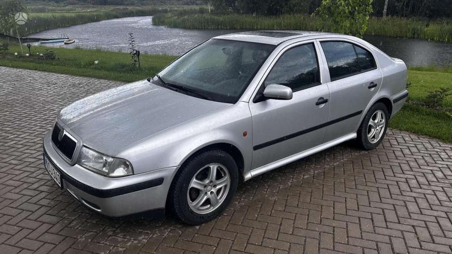 Grey Skoda Octavia 1998 in Utena, with an engine capacity of 1.60 L and mileage of 206 thousand km for 1550 €, photo 4 on AUTOMOTO.COM.LV