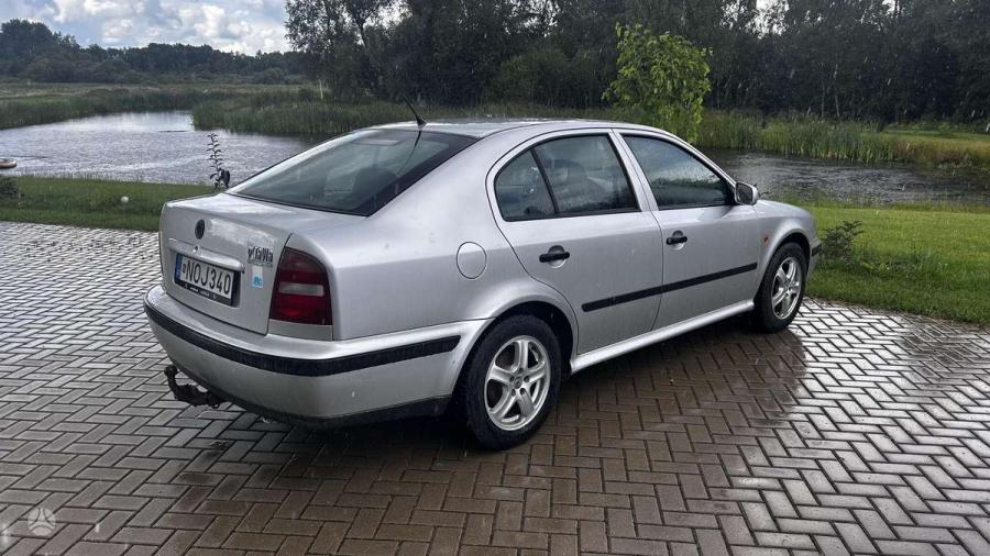 Grey Skoda Octavia 1998 in Utena, with an engine capacity of 1.60 L and mileage of 206 thousand km for 1550 €, photo 11 on AUTOMOTO.COM.LV
