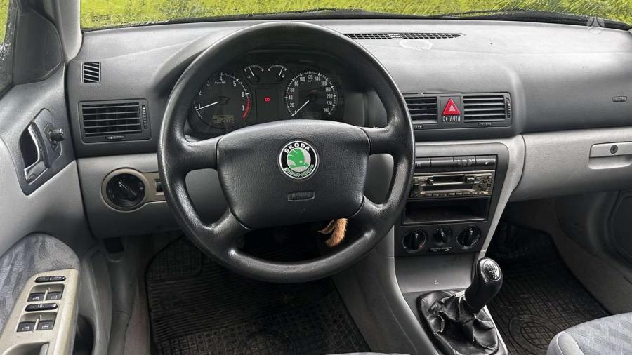 Grey Skoda Octavia 1998 in Utena, with an engine capacity of 1.60 L and mileage of 206 thousand km for 1550 €, photo 14 on AUTOMOTO.COM.LV