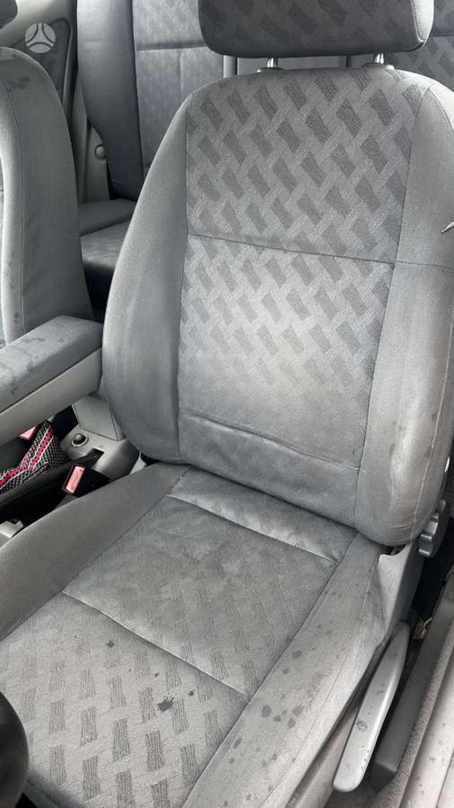 Grey Skoda Octavia 1998 in Utena, with an engine capacity of 1.60 L and mileage of 206 thousand km for 1550 €, photo 16 on AUTOMOTO.COM.LV