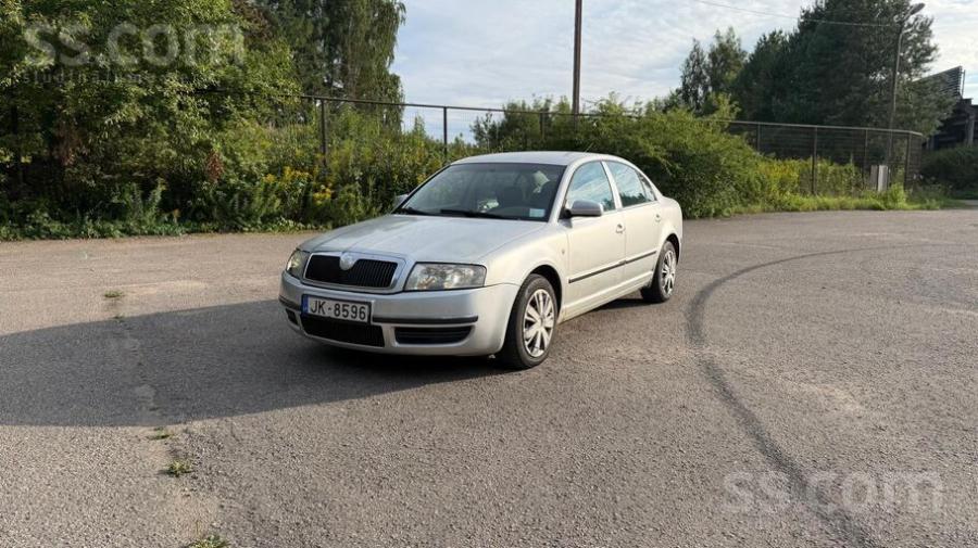 Pelēks Skoda Octavia 2002 Rīga, ar dzinēja tilpumu 2.50 L un nobraukumu 344 tūkst. km par 2100 €, foto 1 vietnē AUTOMOTO.COM.LV