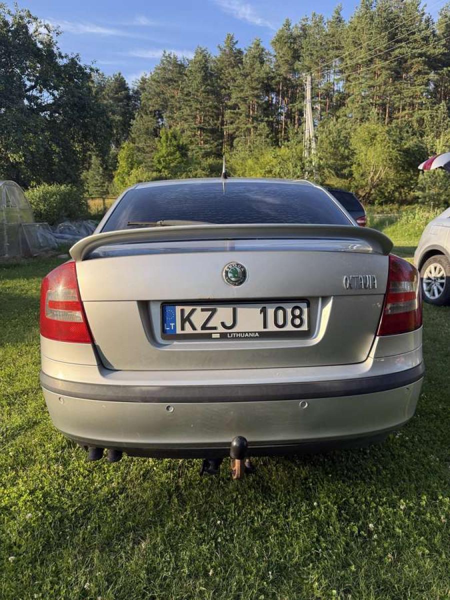 Grey Skoda Octavia 2004 in Alytus, with an engine capacity of 1.97 L and mileage of 231 thousand km for 1500 €, photo 4 on AUTOMOTO.COM.LV