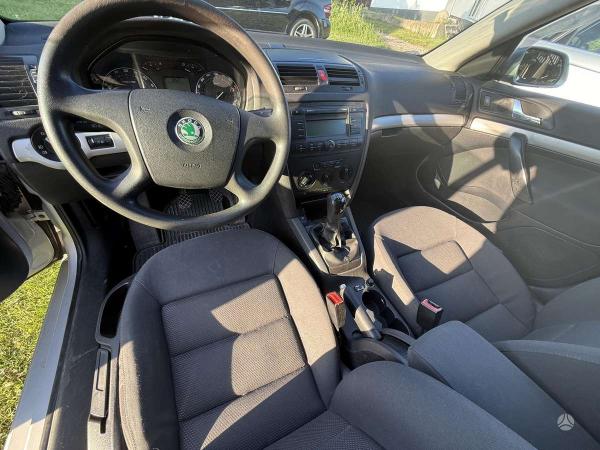 Grey Skoda Octavia 2004 in Alytus, with an engine capacity of 1.97 L and mileage of 231 thousand km for 1500 €, photo 6 on AUTOMOTO.COM.LV