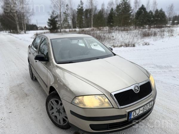 Pelēks Skoda Octavia 2005 Cēsis, ar dzinēja tilpumu 1.60 L un nobraukumu 161 tūkst. km par 2300 €, foto 1 vietnē AUTOMOTO.COM.LV