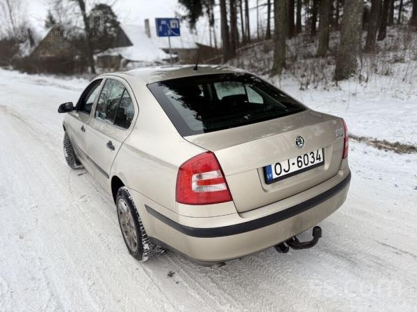 Pelēks Skoda Octavia 2005 Cēsis, ar dzinēja tilpumu 1.60 L un nobraukumu 161 tūkst. km par 2300 €, foto 3 vietnē AUTOMOTO.COM.LV