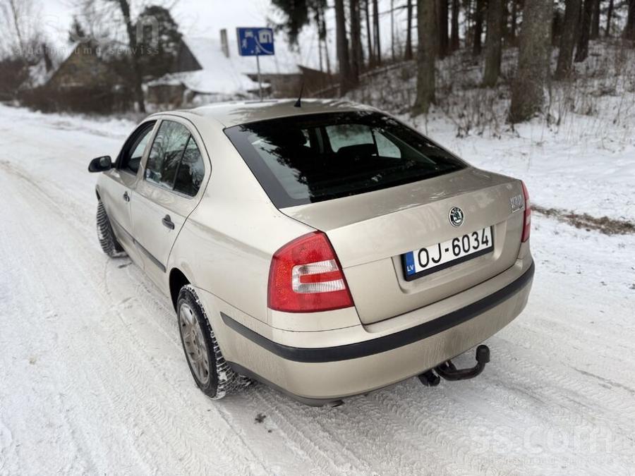 Grey Skoda Octavia 2005 in Cesis, with an engine capacity of 1.60 L and mileage of 161 thousand km for 2300 €, photo 3 on AUTOMOTO.COM.LV