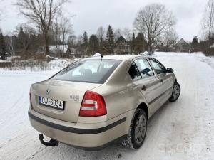 Grey Skoda Octavia 2005 in Cesis, with an engine capacity of 1.60 L and mileage of 161 thousand km for 2300 €, photo 4 on AUTOMOTO.COM.LV