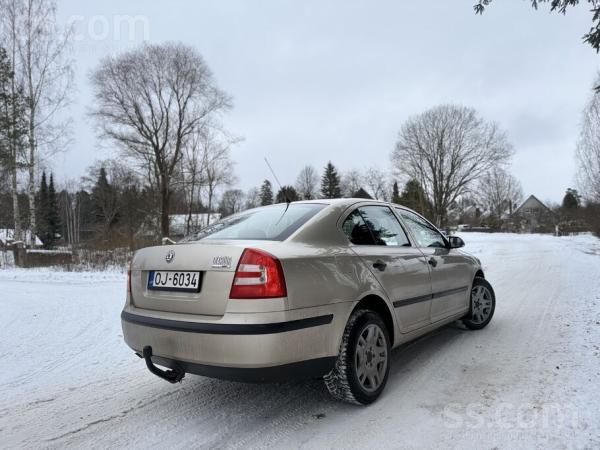 Pelēks Skoda Octavia 2005 Cēsis, ar dzinēja tilpumu 1.60 L un nobraukumu 161 tūkst. km par 2300 €, foto 5 vietnē AUTOMOTO.COM.LV