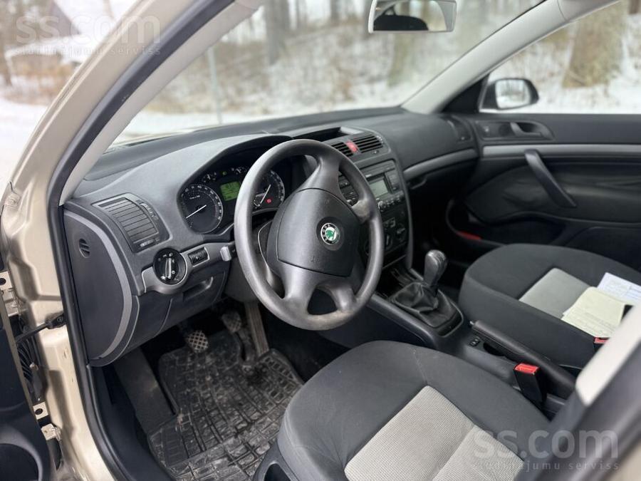 Grey Skoda Octavia 2005 in Cesis, with an engine capacity of 1.60 L and mileage of 161 thousand km for 2300 €, photo 12 on AUTOMOTO.COM.LV