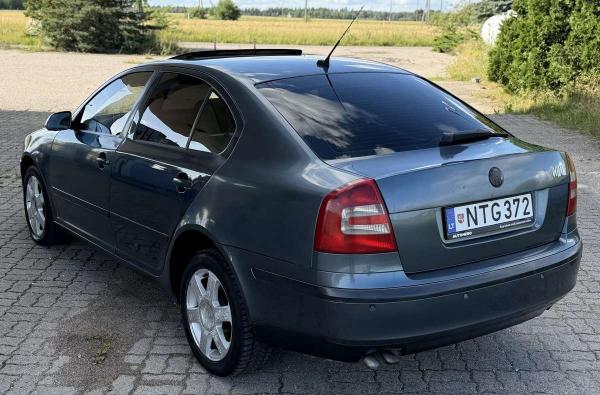 Grey Skoda Octavia 2005 in Vilnius, with an engine capacity of 1.97 L and mileage of 350 thousand km for 1850 €, photo 4 on AUTOMOTO.COM.LV