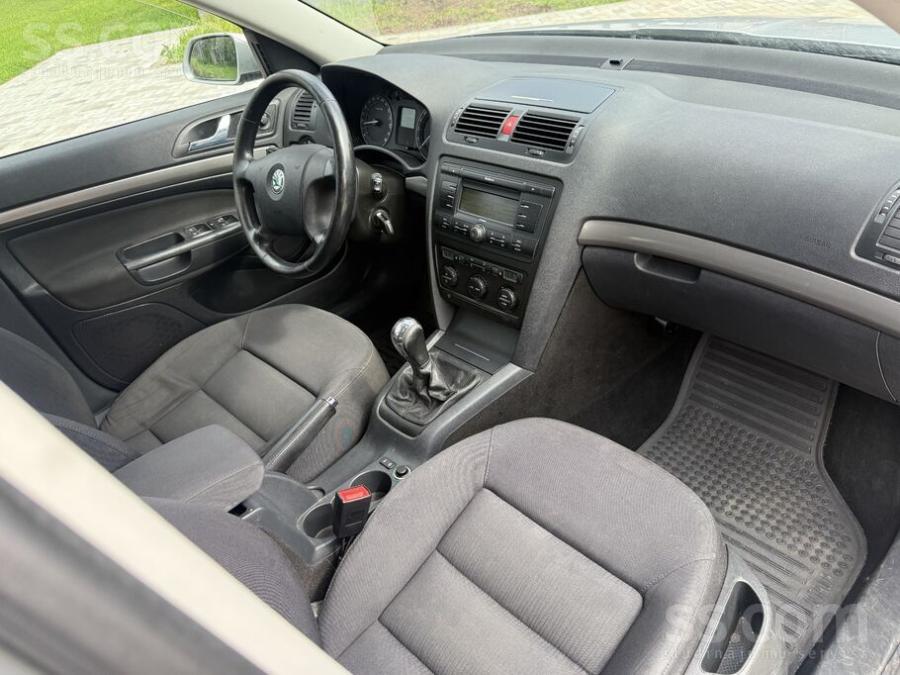 Pelēks Skoda Octavia 2005 Cēsis, ar dzinēja tilpumu 1.60 L un nobraukumu 343 tūkst. km par 2100 €, foto 8 vietnē AUTOMOTO.COM.LV
