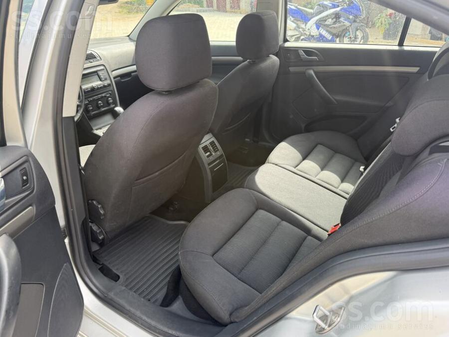Pelēks Skoda Octavia 2005 Cēsis, ar dzinēja tilpumu 1.60 L un nobraukumu 343 tūkst. km par 2100 €, foto 10 vietnē AUTOMOTO.COM.LV