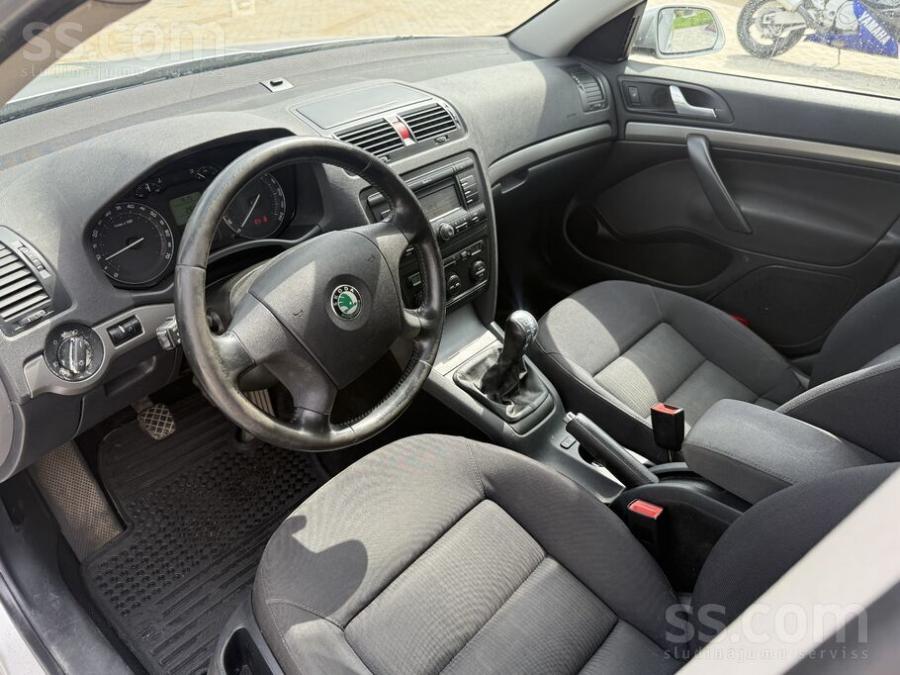 Pelēks Skoda Octavia 2005 Cēsis, ar dzinēja tilpumu 1.60 L un nobraukumu 343 tūkst. km par 2100 €, foto 11 vietnē AUTOMOTO.COM.LV