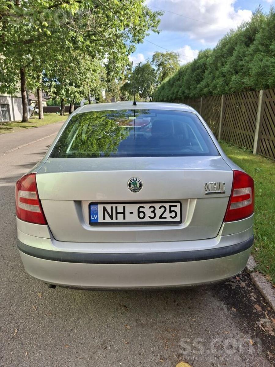 Grey Skoda Octavia 2005 in Riga, with an engine capacity of 1.60 L and mileage of 223 thousand km for 1100 €, photo 4 on AUTOMOTO.COM.LV