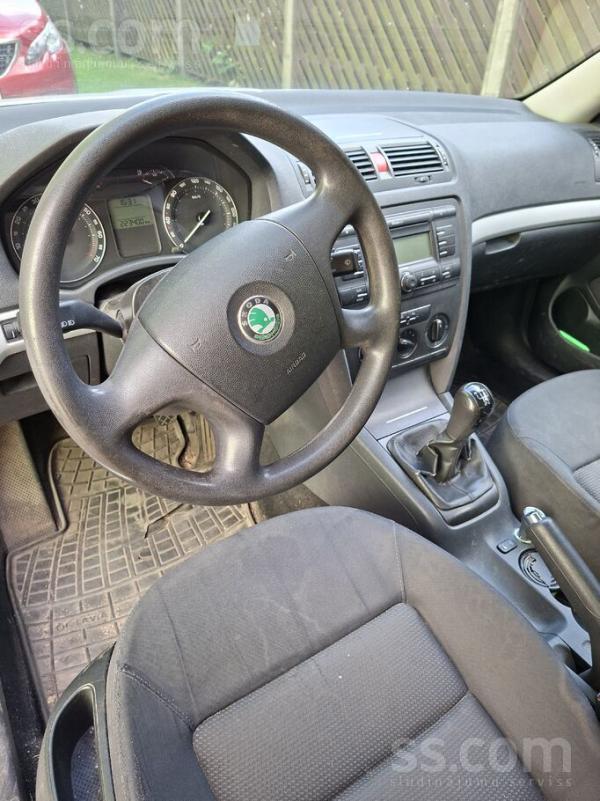 Pelēks Skoda Octavia 2005 Rīga, ar dzinēja tilpumu 1.60 L un nobraukumu 223 tūkst. km par 1100 €, foto 8 vietnē AUTOMOTO.COM.LV