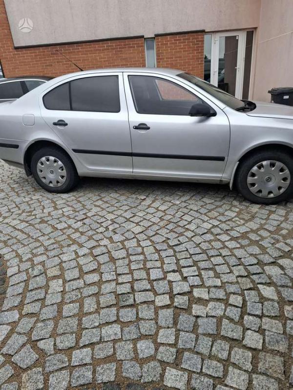 Pelēks Skoda Octavia 2006 Panevēža, ar dzinēja tilpumu 1.90 L un nobraukumu 250 tūkst. km par 1750 €, foto 5 vietnē AUTOMOTO.COM.LV