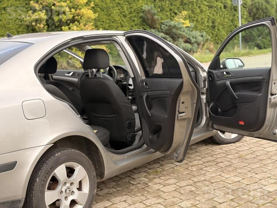 Grey Skoda Octavia 2007 in Riga, with an engine capacity of 1.90 L and mileage of 329 thousand km for 1599 €, photo 7 on AUTOMOTO.COM.LV