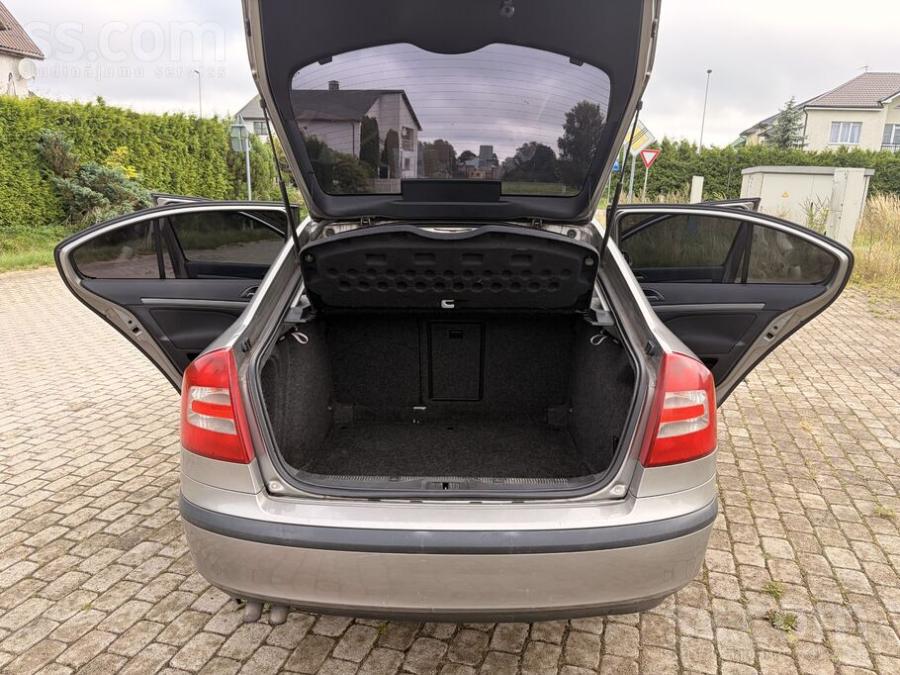 Grey Skoda Octavia 2007 in Riga, with an engine capacity of 1.90 L and mileage of 329 thousand km for 1599 €, photo 8 on AUTOMOTO.COM.LV