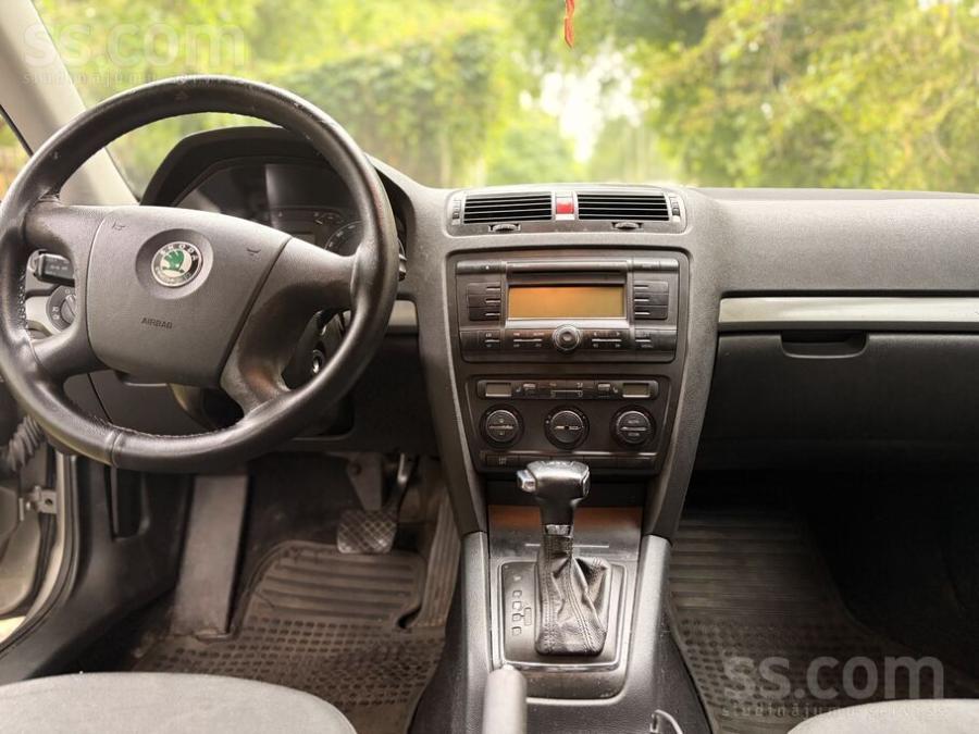 Grey Skoda Octavia 2007 in Riga, with an engine capacity of 1.90 L and mileage of 329 thousand km for 1599 €, photo 15 on AUTOMOTO.COM.LV