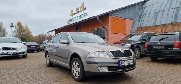 Grey Skoda Octavia 2008 in Valmiera, with an engine capacity of 1.60 L and mileage of 233 thousand km for 1250 €, photo 1 on AUTOMOTO.COM.LV