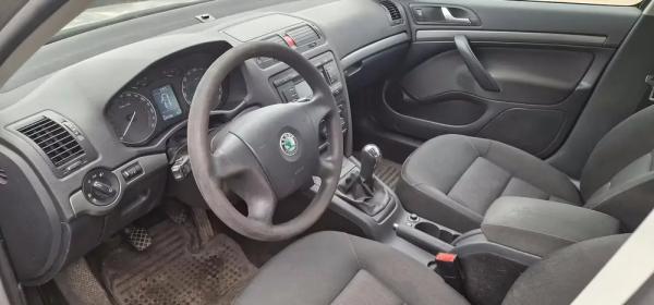 Grey Skoda Octavia 2008 in Valmiera, with an engine capacity of 1.60 L and mileage of 233 thousand km for 1250 €, photo 8 on AUTOMOTO.COM.LV