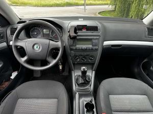 Grey Skoda Octavia 2008 in Klaipeda, with an engine capacity of 1.90 L and mileage of 246 thousand km for 1800 €, photo 17 on AUTOMOTO.COM.LV