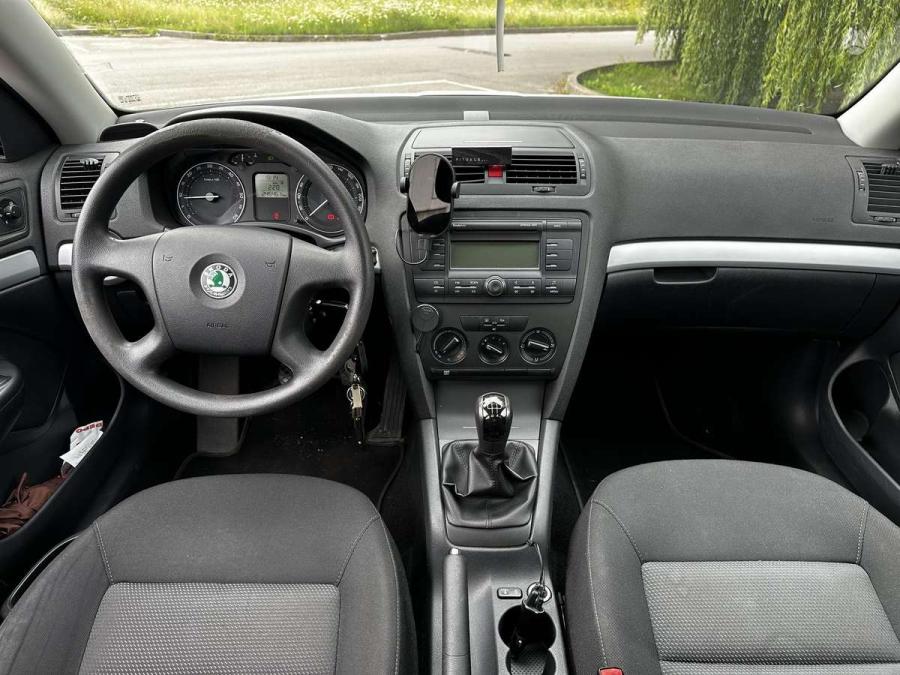 Grey Skoda Octavia 2008 in Klaipeda, with an engine capacity of 1.90 L and mileage of 246 thousand km for 1800 €, photo 17 on AUTOMOTO.COM.LV