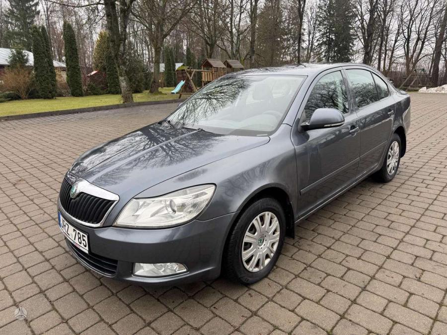 Grey Skoda Octavia 2009 in Vilnius, with an engine capacity of 1.90 L and mileage of 374 thousand km for 1250 €, photo 1 on AUTOMOTO.COM.LV