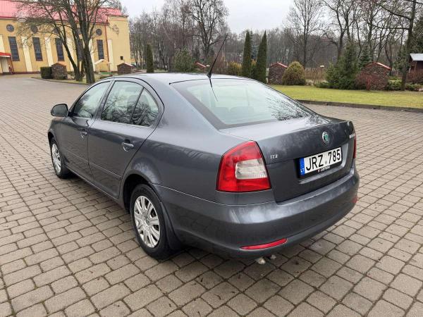 Grey Skoda Octavia 2009 in Vilnius, with an engine capacity of 1.90 L and mileage of 374 thousand km for 1250 €, photo 4 on AUTOMOTO.COM.LV