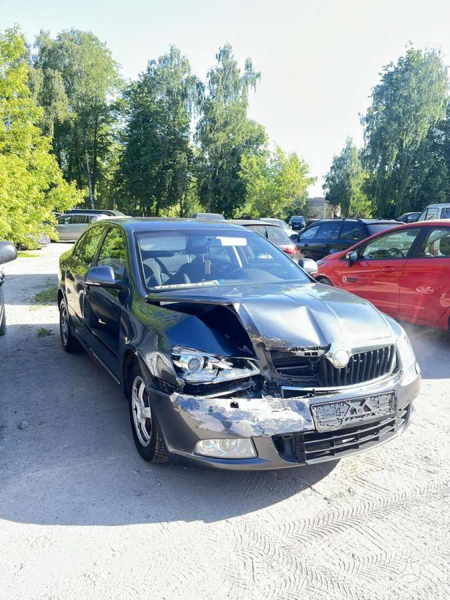 Grey Skoda Octavia 2009 in Vilnius, with an engine capacity of 1.90 L and mileage of 280 thousand km for 900 €, photo 4 on AUTOMOTO.COM.LV