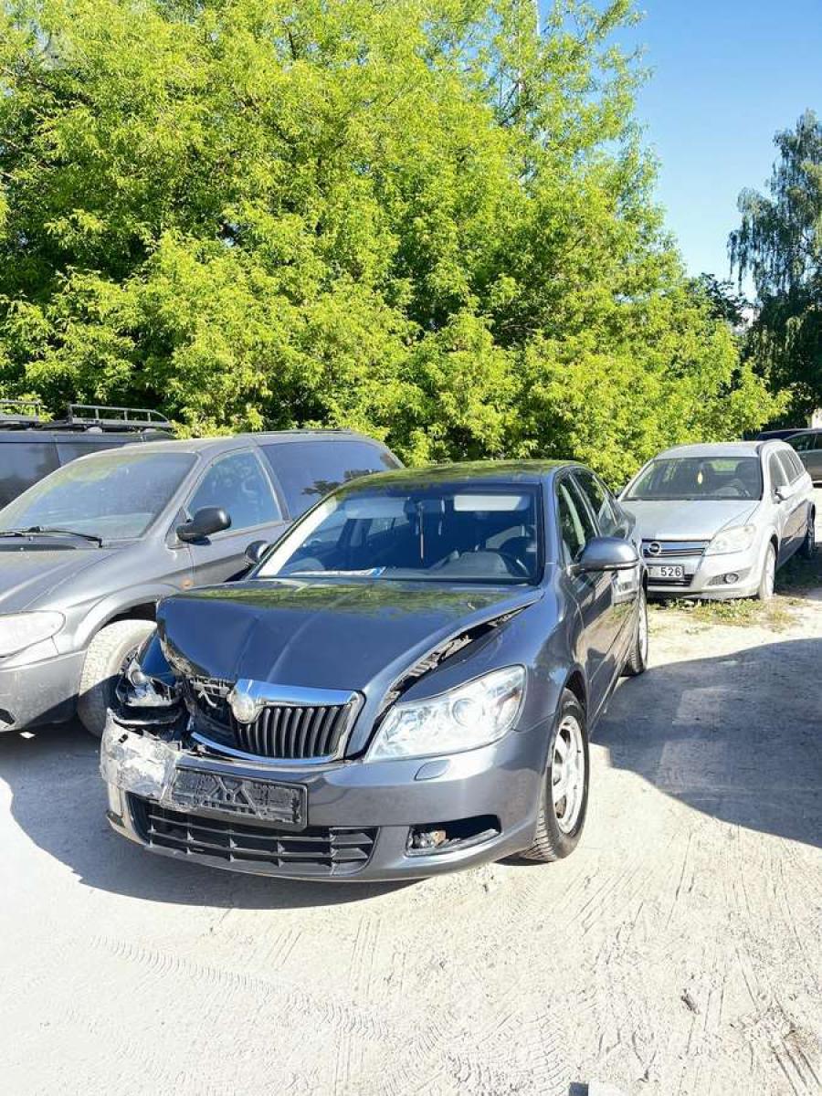 Grey Skoda Octavia 2009 in Vilnius, with an engine capacity of 1.90 L and mileage of 280 thousand km for 900 €, photo 5 on AUTOMOTO.COM.LV