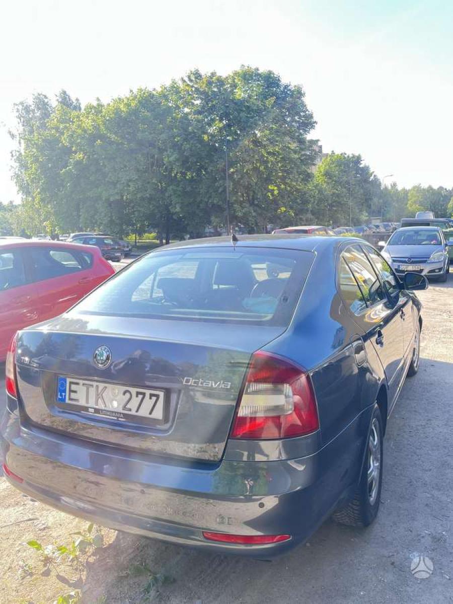 Grey Skoda Octavia 2009 in Vilnius, with an engine capacity of 1.90 L and mileage of 280 thousand km for 900 €, photo 6 on AUTOMOTO.COM.LV