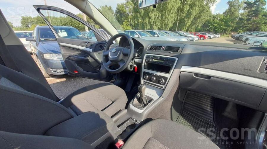 Pelēks Skoda Octavia 2009 Rīga, ar dzinēja tilpumu 1.90 L un nobraukumu 0 tūkst. km par 3150 €, foto 18 vietnē AUTOMOTO.COM.LV