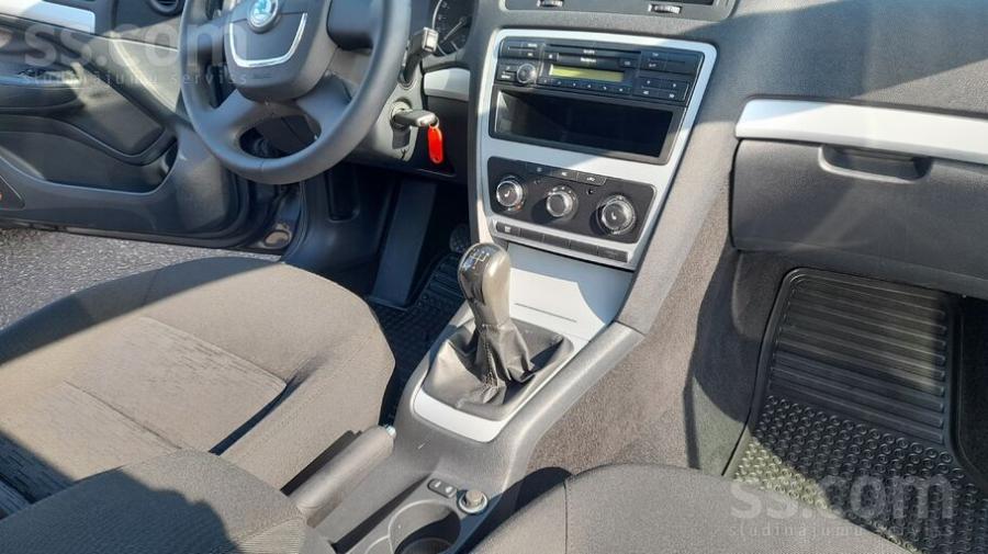 Pelēks Skoda Octavia 2009 Rīga, ar dzinēja tilpumu 1.90 L un nobraukumu 0 tūkst. km par 3150 €, foto 32 vietnē AUTOMOTO.COM.LV
