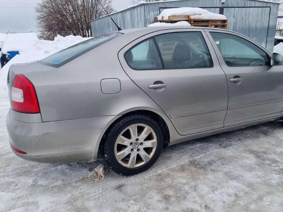 Pelēks Skoda Octavia 2010 Kauņa, ar dzinēja tilpumu 1.40 L un nobraukumu 210 tūkst. km par 2650 €, foto 4 vietnē AUTOMOTO.COM.LV