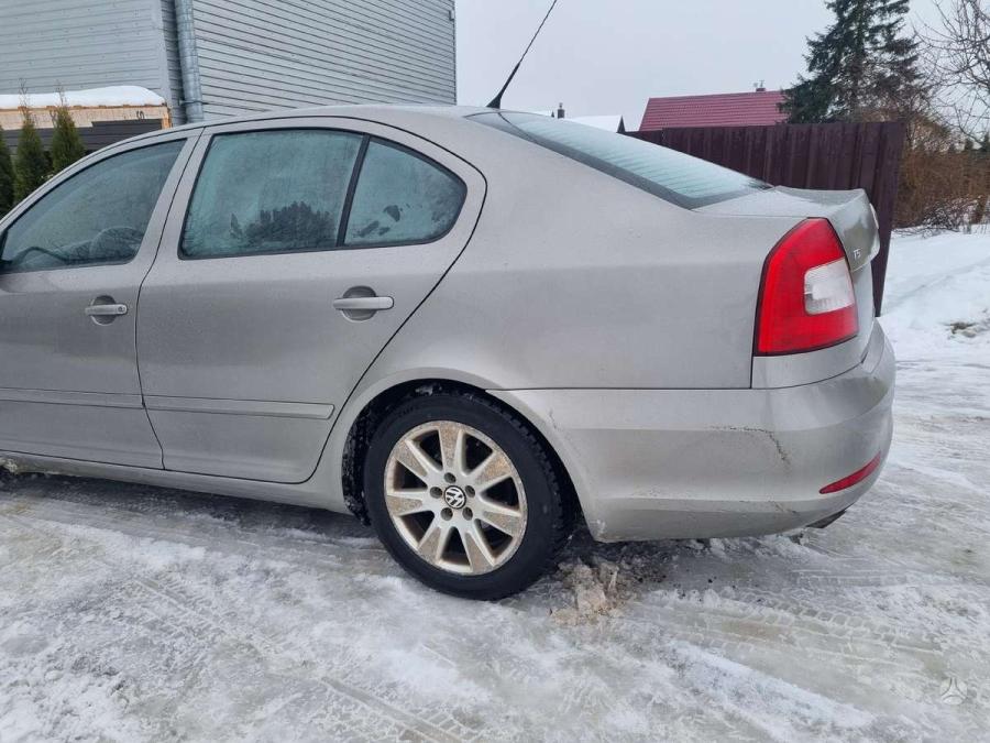Pelēks Skoda Octavia 2010 Kauņa, ar dzinēja tilpumu 1.40 L un nobraukumu 210 tūkst. km par 2650 €, foto 7 vietnē AUTOMOTO.COM.LV