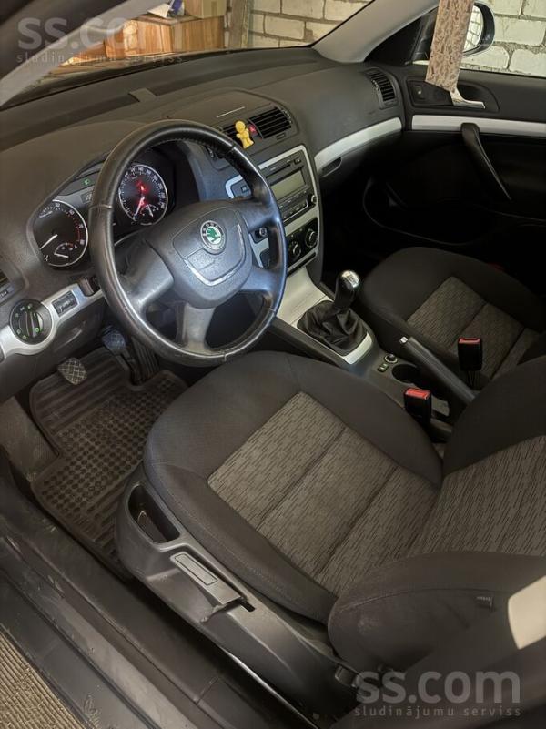 Grey Skoda Octavia 2010 in Riga, with an engine capacity of 1.60 L and mileage of 190 thousand km for 2600 €, photo 9 on AUTOMOTO.COM.LV