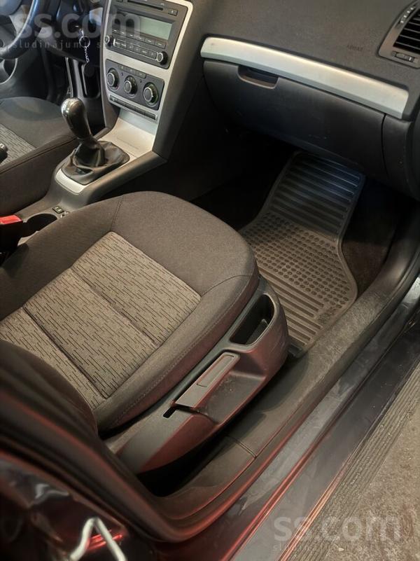Grey Skoda Octavia 2010 in Riga, with an engine capacity of 1.60 L and mileage of 190 thousand km for 2600 €, photo 10 on AUTOMOTO.COM.LV