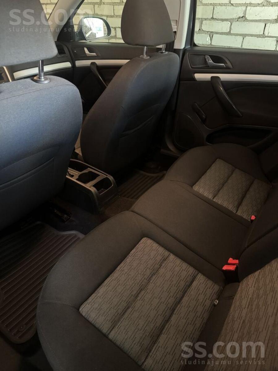 Pelēks Skoda Octavia 2010 Rīga, ar dzinēja tilpumu 1.60 L un nobraukumu 190 tūkst. km par 2600 €, foto 12 vietnē AUTOMOTO.COM.LV